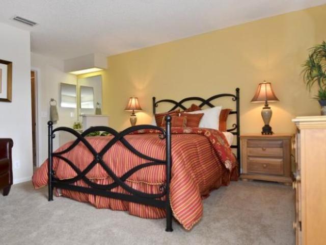 1 Br, 1 bath, Apartment 10901 NW 40th St