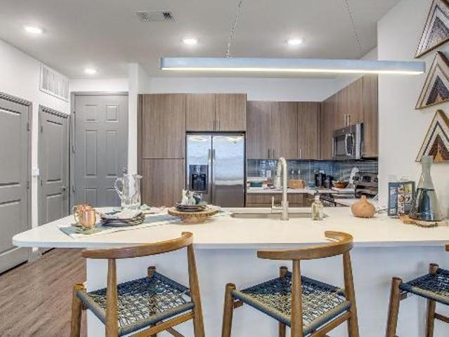 1 Br, 1 bath, Apartment 1090 West Exchange Parkway