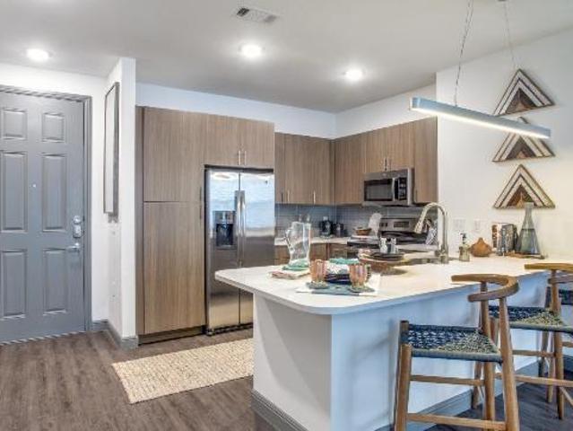 1 Br, 1 bath, Apartment 1090 West Exchange Parkway