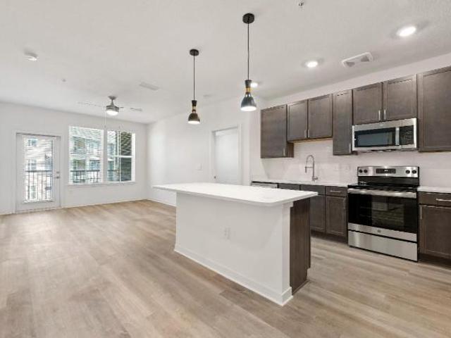 1 Br, 1 bath, Apartment 1000 Overton Loop