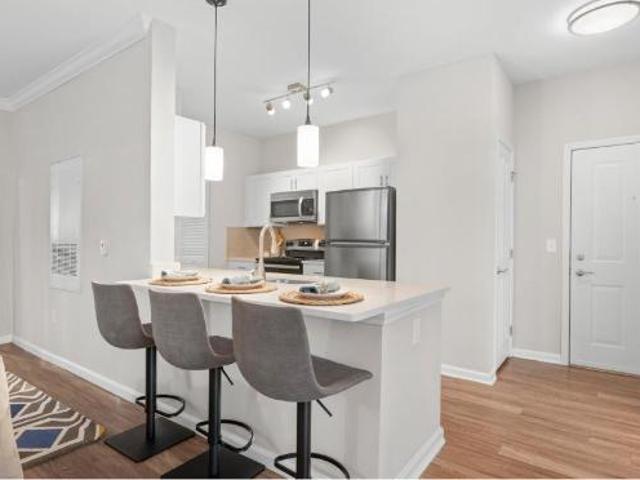 1 Br, 1 bath, Apartment 1000 Presidents Way