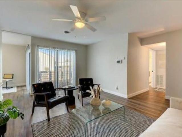 1 Br, 1 bath, Apartment 10028 Royal Ln