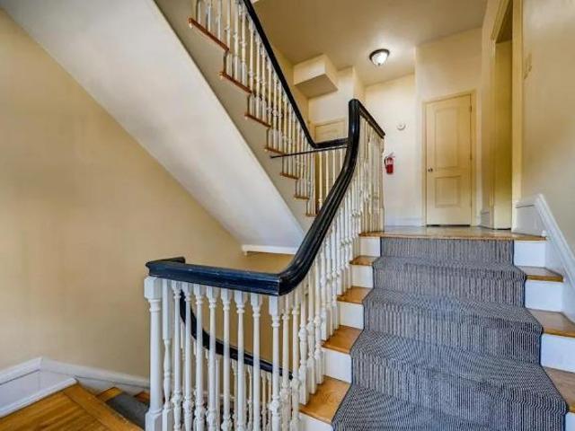 1 Br, 1 bath, Apartment 1009 Cloverdale Road