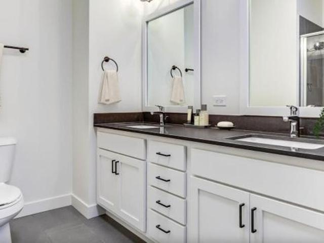 1 Br, 1 bath, Apartment 100 N Addison Ave