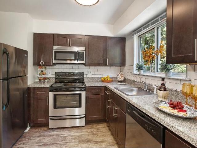 1 Br, 1 bath, Apartment 100 Oakwood Village