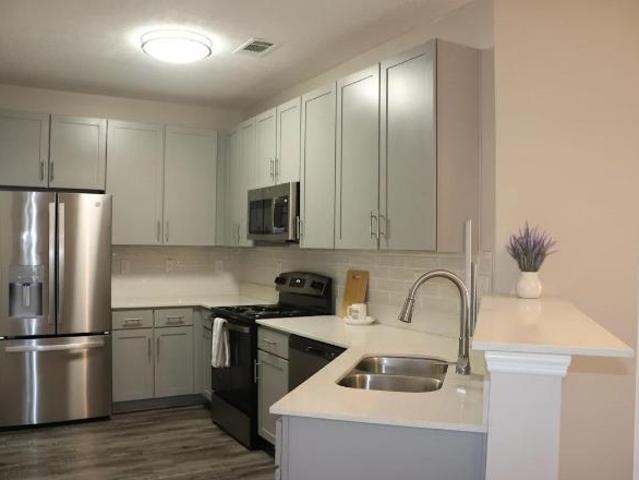 1 Br, 1 bath, Apartment 100 Carlton Park Dr