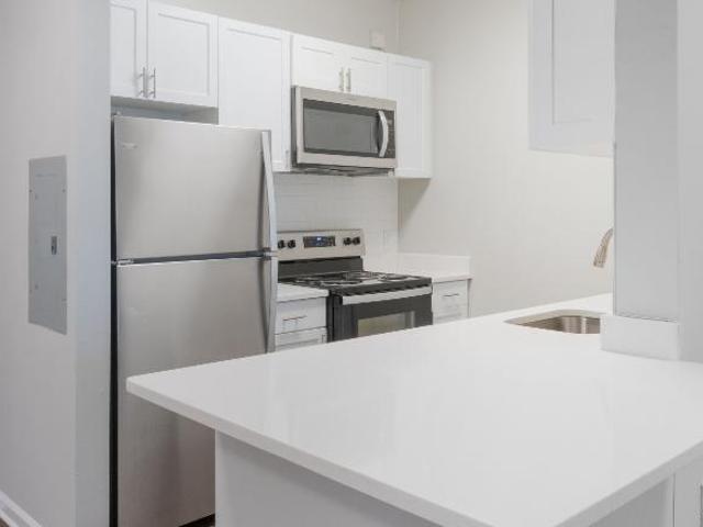 1 Br, 1 bath, Apartment 100 Hiram Square