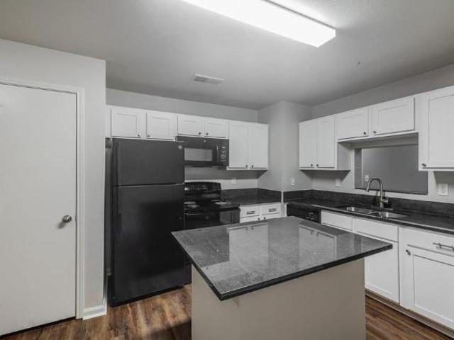 1 Br, 1 bath, Apartment 100 Lochaven Dr