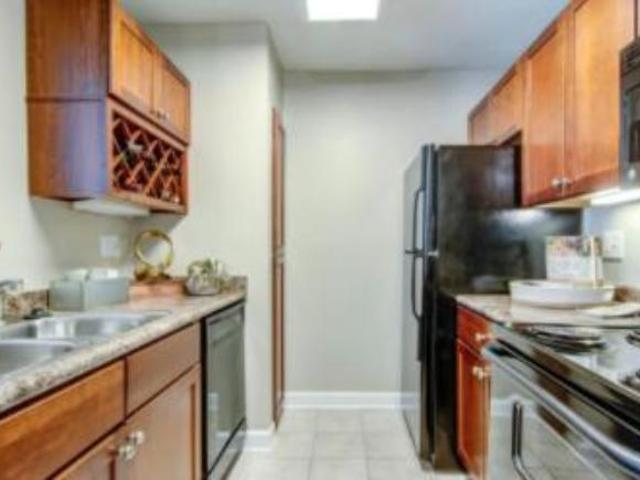 1 Br, 1 bath, Apartment 100 Pinhurst Dr