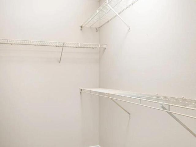 1 Br, 1 bath, Apartment 100 Windsor Lake Blvd