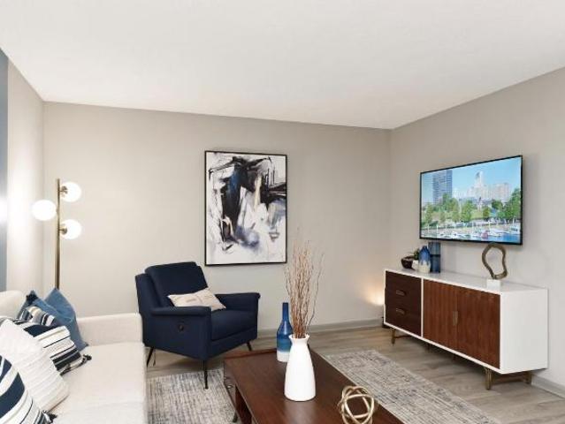 1 Br, 1 bath, Apartment 1011 River Ridge Dr