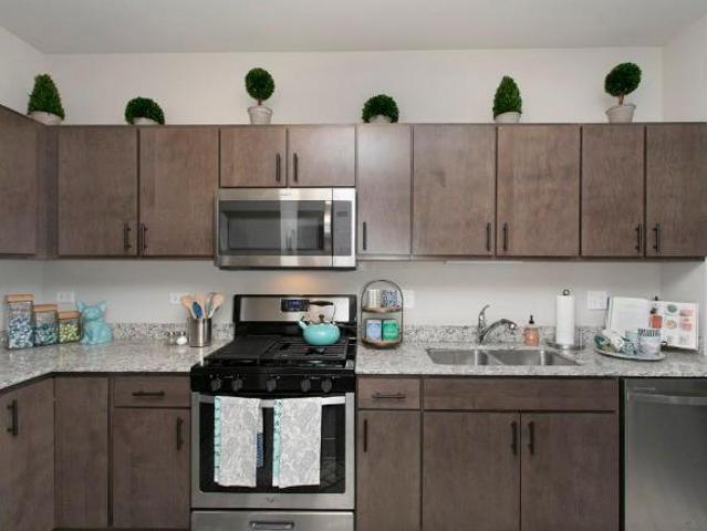 1 Br, 1 bath, Apartment 1016 Station Blvd