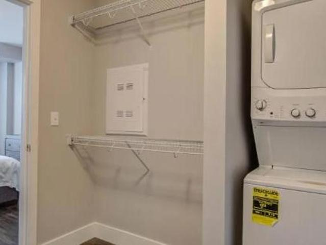 1 Br, 1 bath, Apartment 101 W Liberty St