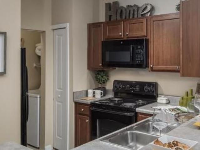 1 Br, 1 bath, Apartment 10200 Crichton St