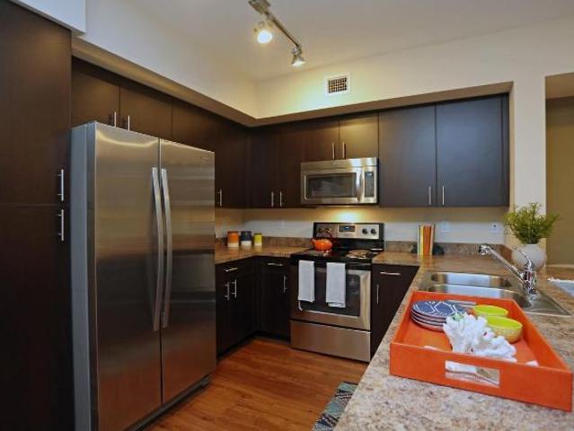 1 Br, 1 bath, Apartment 10297 Village Pkwy