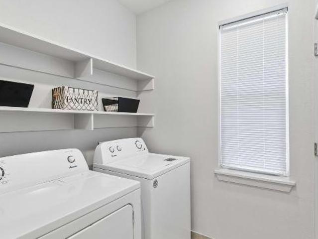 1 Br, 1 bath, Apartment 1029 NE 6th St