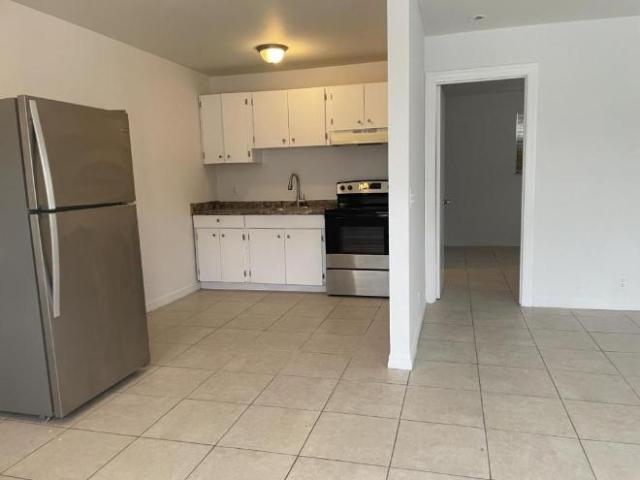 1 Br, 1 bath, Apartment 1029 S D St