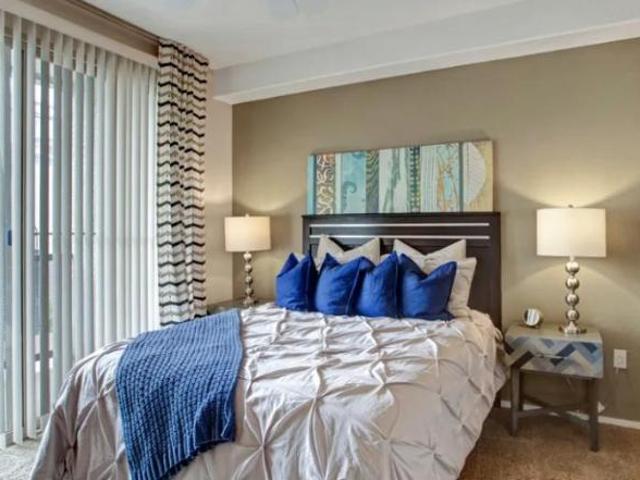 1 Br, 1 bath, Apartment 1033 N Parkside Dr