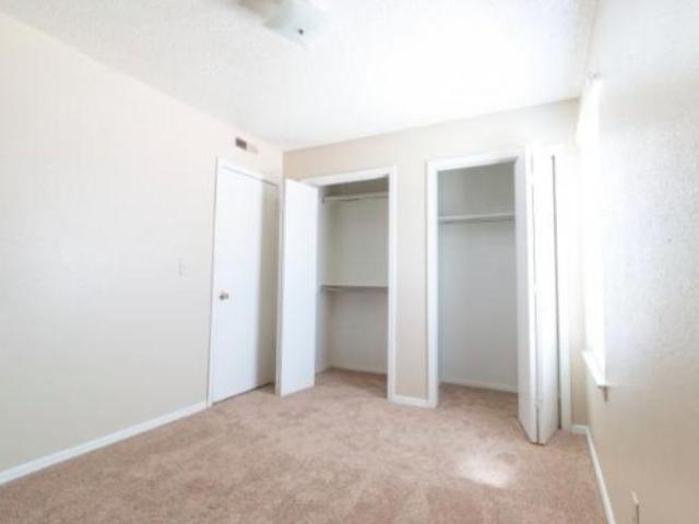 1 Br, 1 bath, Apartment 10300 S Western Ave