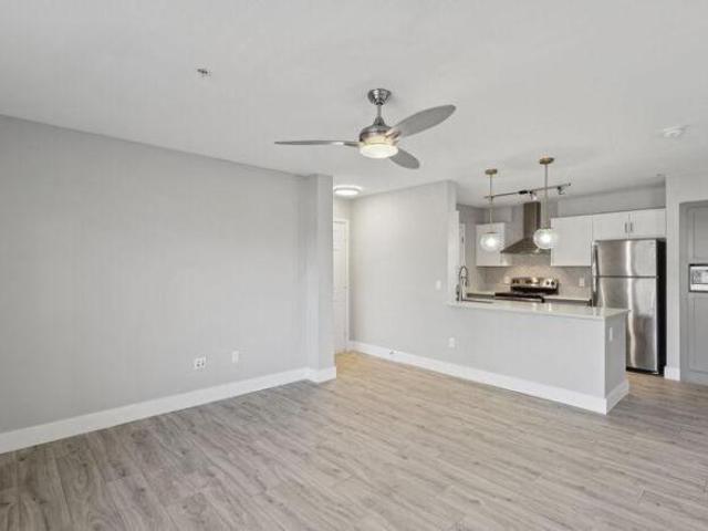 1 Br, 1 bath, Apartment 10350 W McDowell Rd