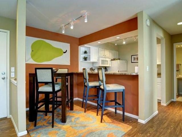 1 Br, 1 bath, Apartment 1147 Briarbrook Dr