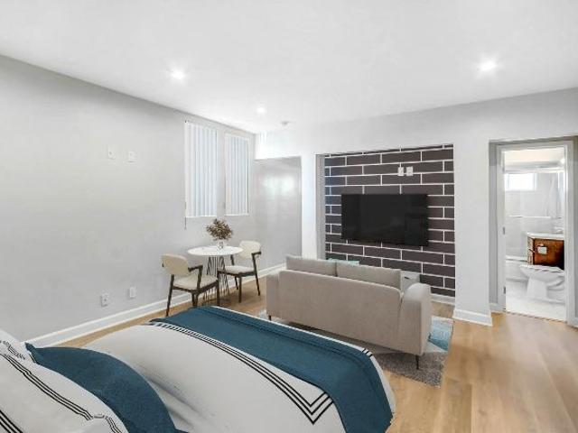1 Br, 1 bath, Apartment 11458 Burbank Boulevard