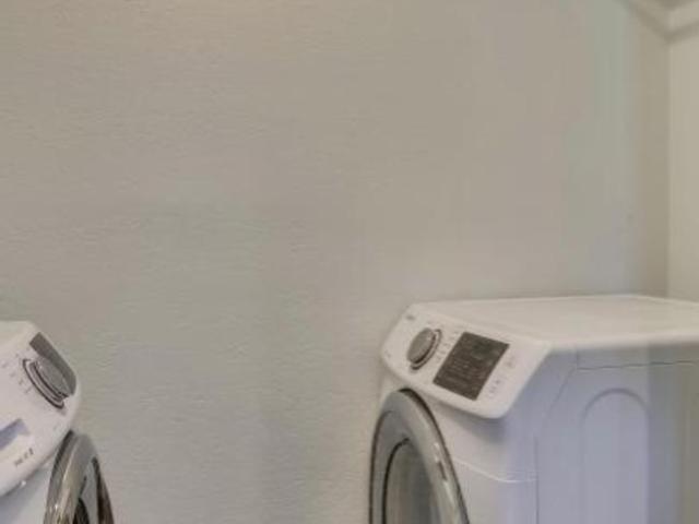 1 Br, 1 bath, Apartment 1149 E Brooks Street