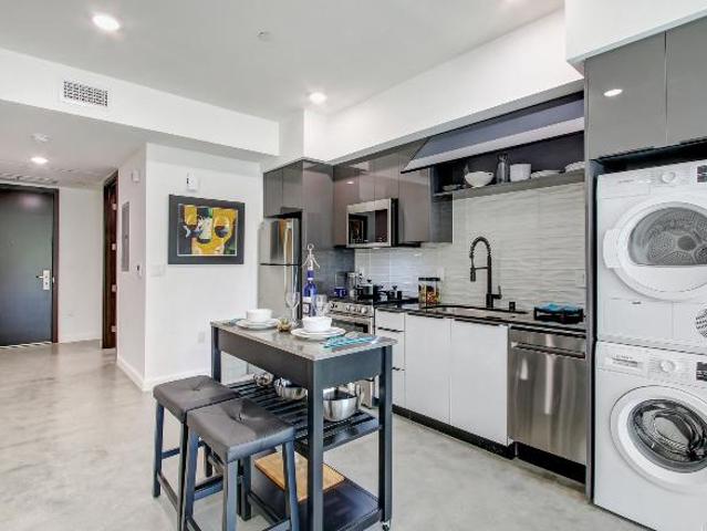 1 Br, 1 bath, Apartment 11525 Chandler Blvd