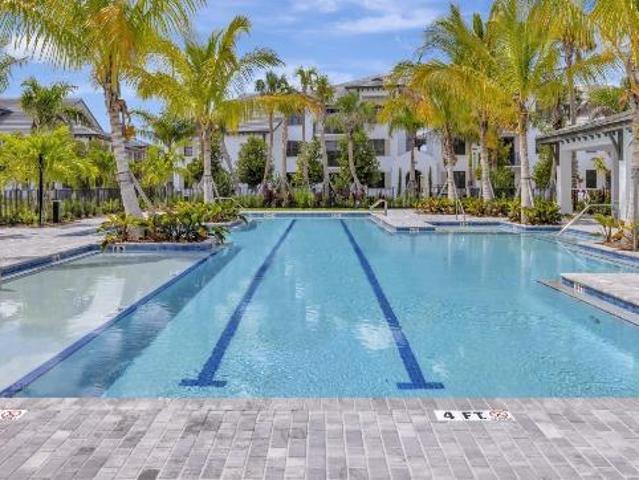 1 Br, 1 bath, Apartment 11590 SW Roma Way