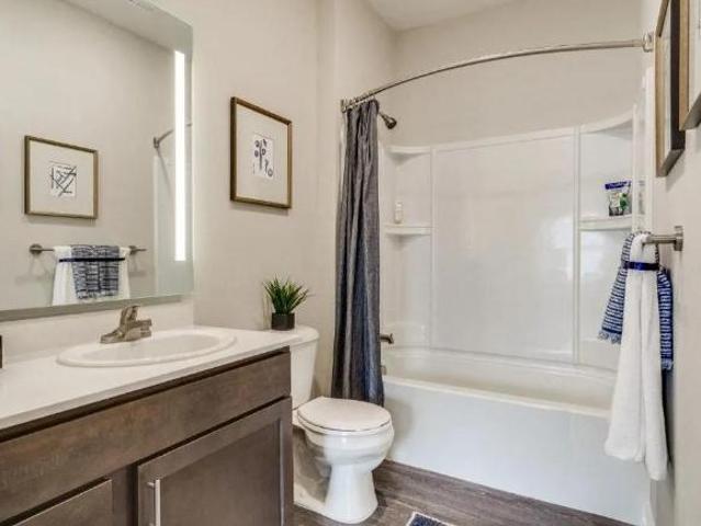 1 Br, 1 bath, Apartment 1175 Reading Dr