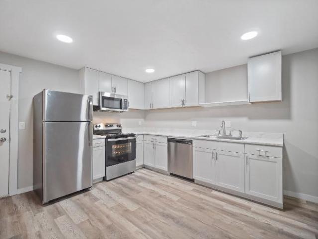 1 Br, 1 bath, Apartment 11901 East Mansfield Avenue