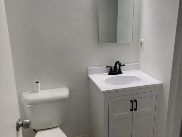 1 Br, 1 bath, Apartment 119 Thomason Avenue