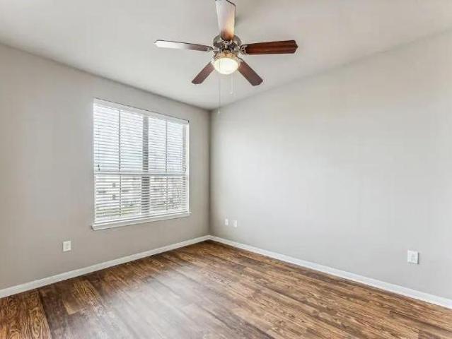 1 Br, 1 bath, Apartment 1100 N Gateway Blvd