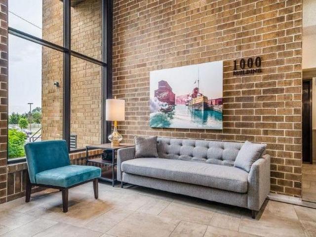 1 Br, 1 bath, Apartment 1101 Iroquois Ave