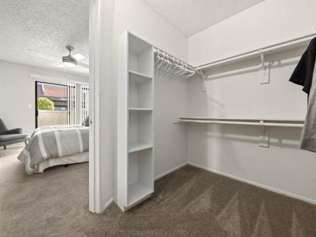 1 Br, 1 bath, Apartment 11025 S 51st St