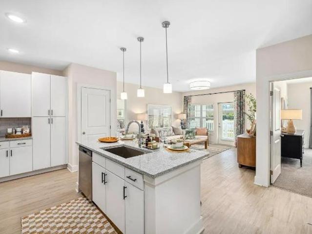 1 Br, 1 bath, Apartment 1109 Augusta Dr