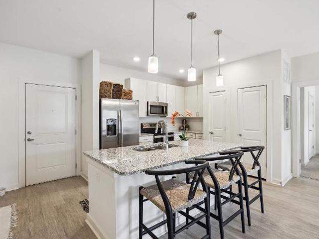 1 Br, 1 bath, Apartment 1109 Giddings Wy