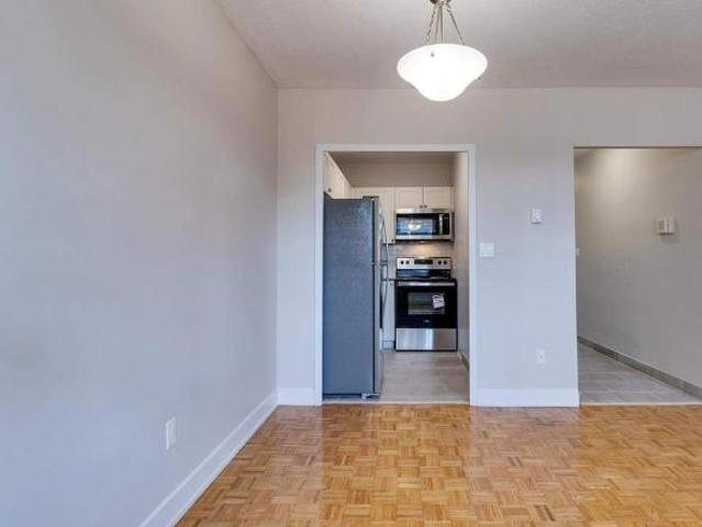 1 Br, 1 bath, Apartment 110 Erskine Avenue