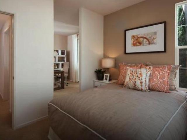 1 Br, 1 bath, Apartment 11100 Vista Sorrento Pkwy