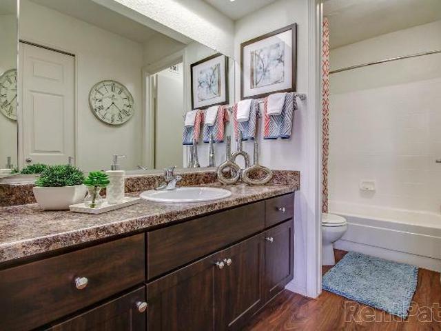 1 Br, 1 bath, Apartment 11105 N 115th St
