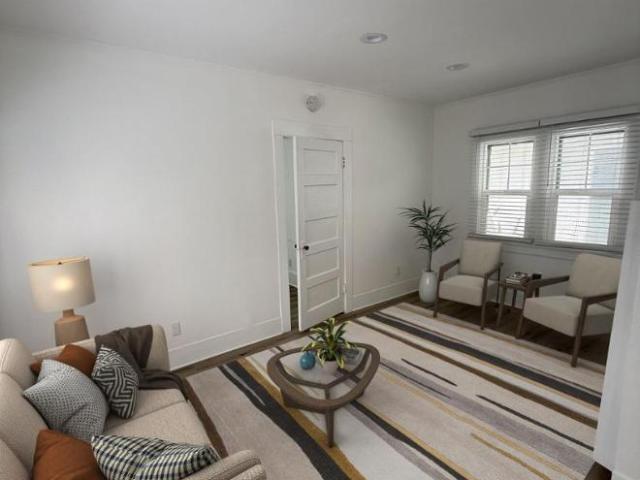 1 Br, 1 bath, Apartment 1111 12th St