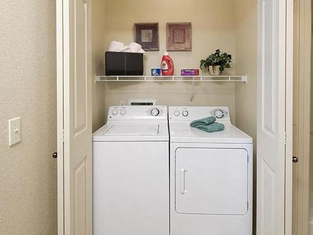 1 Br, 1 bath, Apartment 11120 W Van Buren St