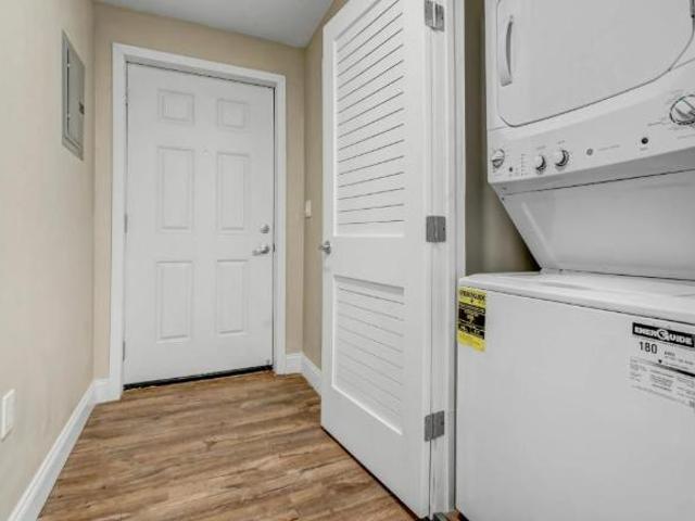1 Br, 1 bath, Apartment 1119 1123 East Elk Avenue
