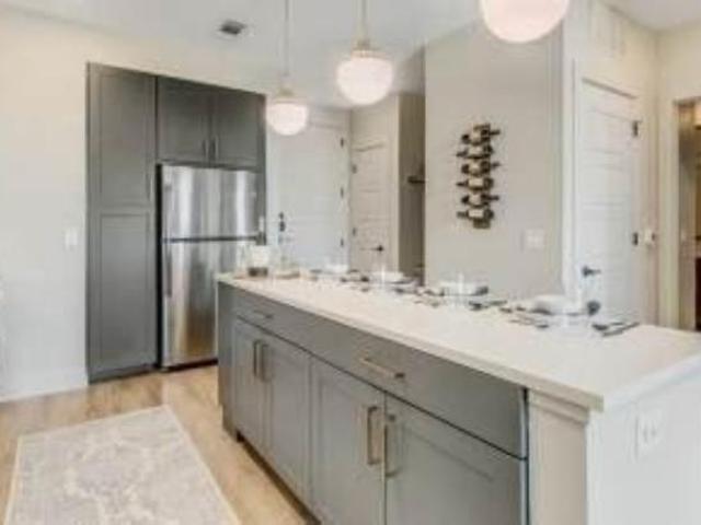 1 Br, 1 bath, Apartment 111 W Davis St