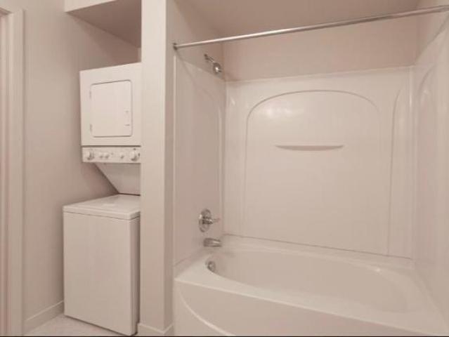 1 Br, 1 bath, Apartment 1123 18th Street
