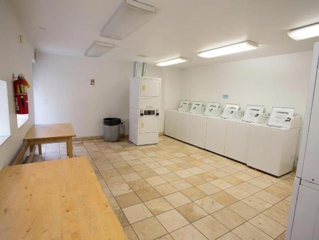 1 Br, 1 bath, Apartment 1120 E 47th St