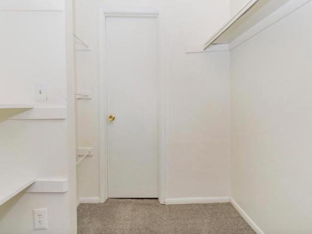 1 Br, 1 bath, Apartment 11239 N Pennsylvania Ave