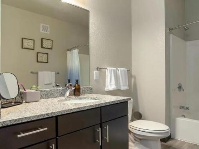 1 Br, 1 bath, Apartment 1131 Central Park Dr