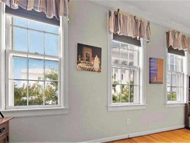 1 Br, 1 bath, Apartment 11 2nd St Ne