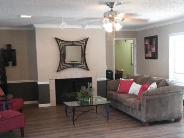 1 Br, 1 bath, Apartment 12400 Montgomery Blvd NE